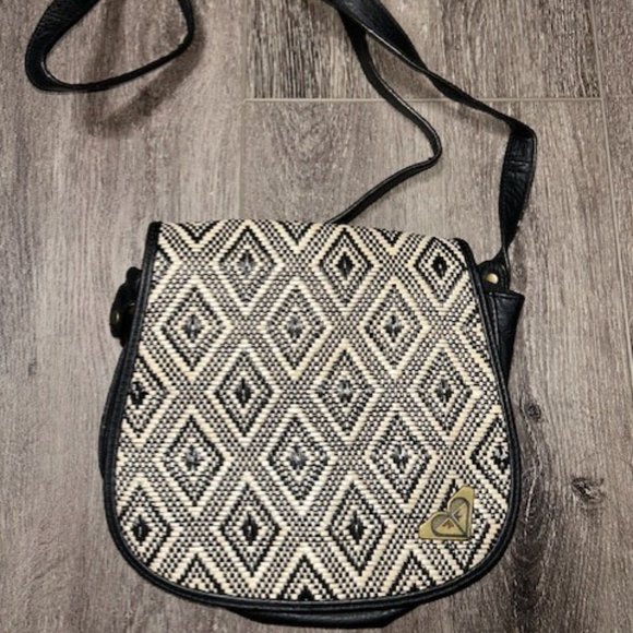Roxy | Bags | Roxy Black White Geometric Boho Crossbody Shoulder Purse ...
